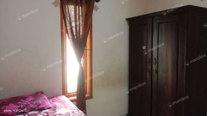 Kost Bu Lina Dau Malang