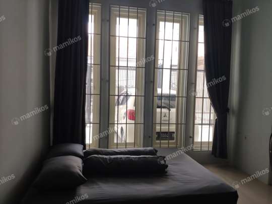 Kost Deviera Tipe Deluxe Queen Bedroom Suko Manunggal Surabaya